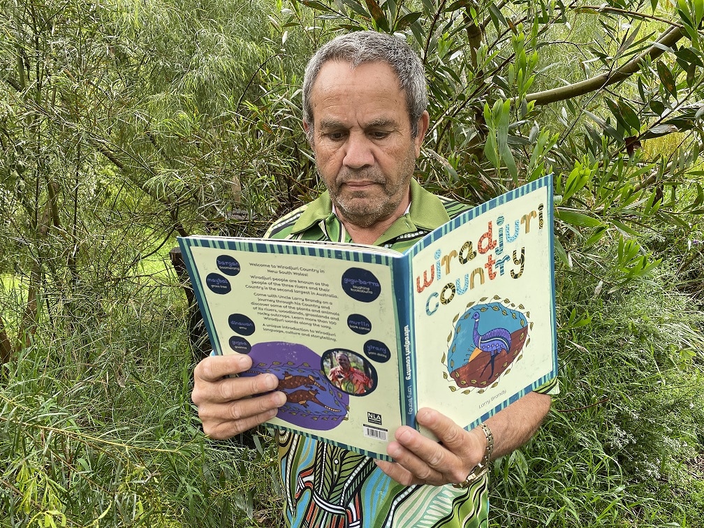 Wiradjuri Country - Aboriginal storytelling and performances by Larry ...