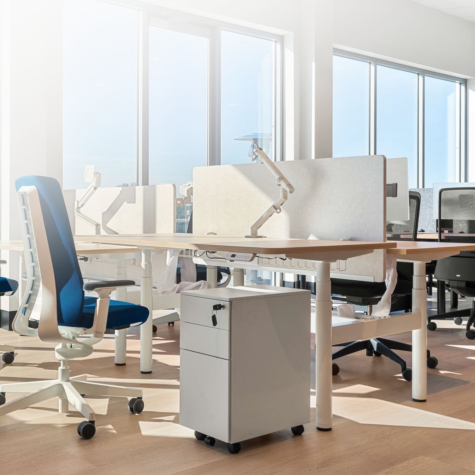 LIFT Height Adjustable Workstation - Emanate Design