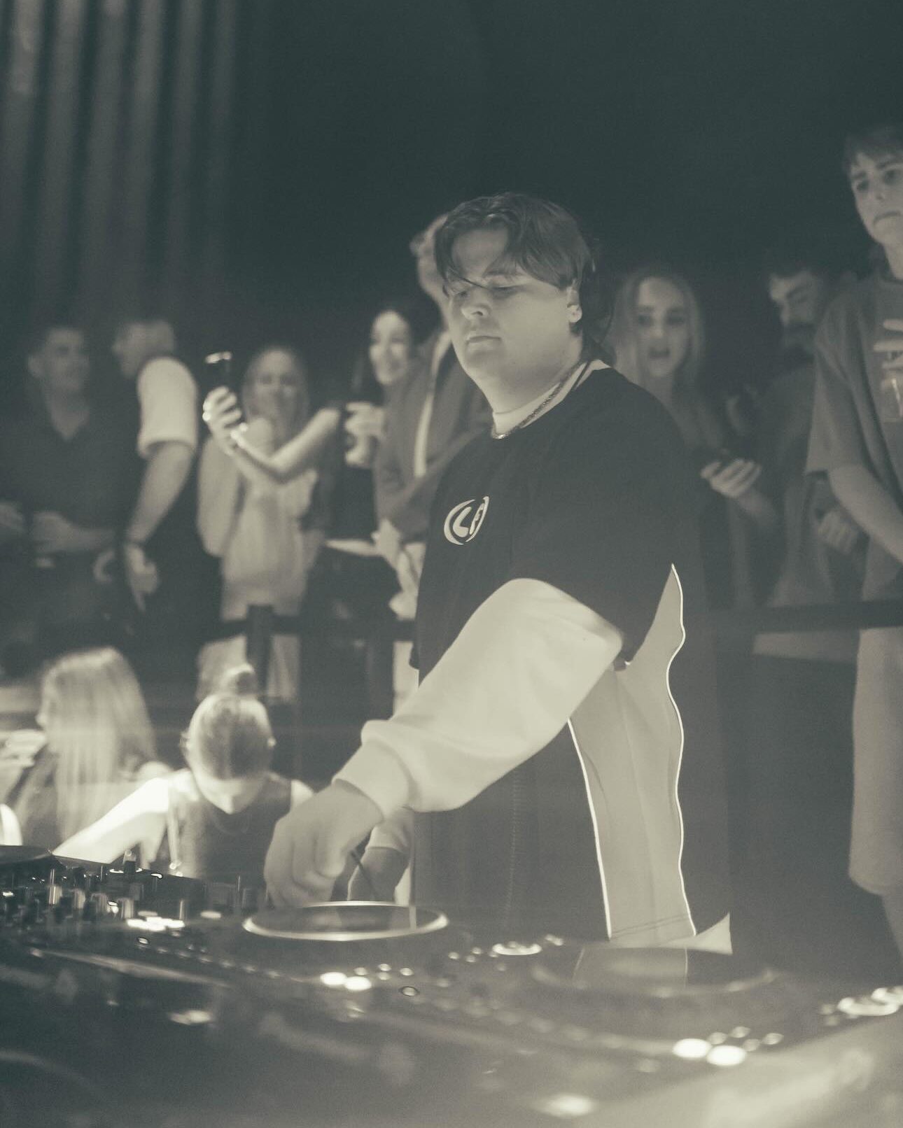 MBA Ned Bennett | Mushroom Booking Agency Artist