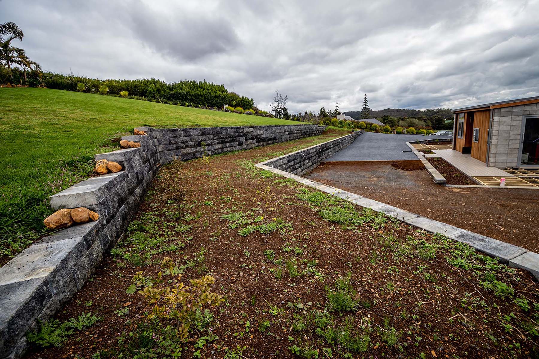 cutted-stones-and-brown-rocks_Northscape | Northscape