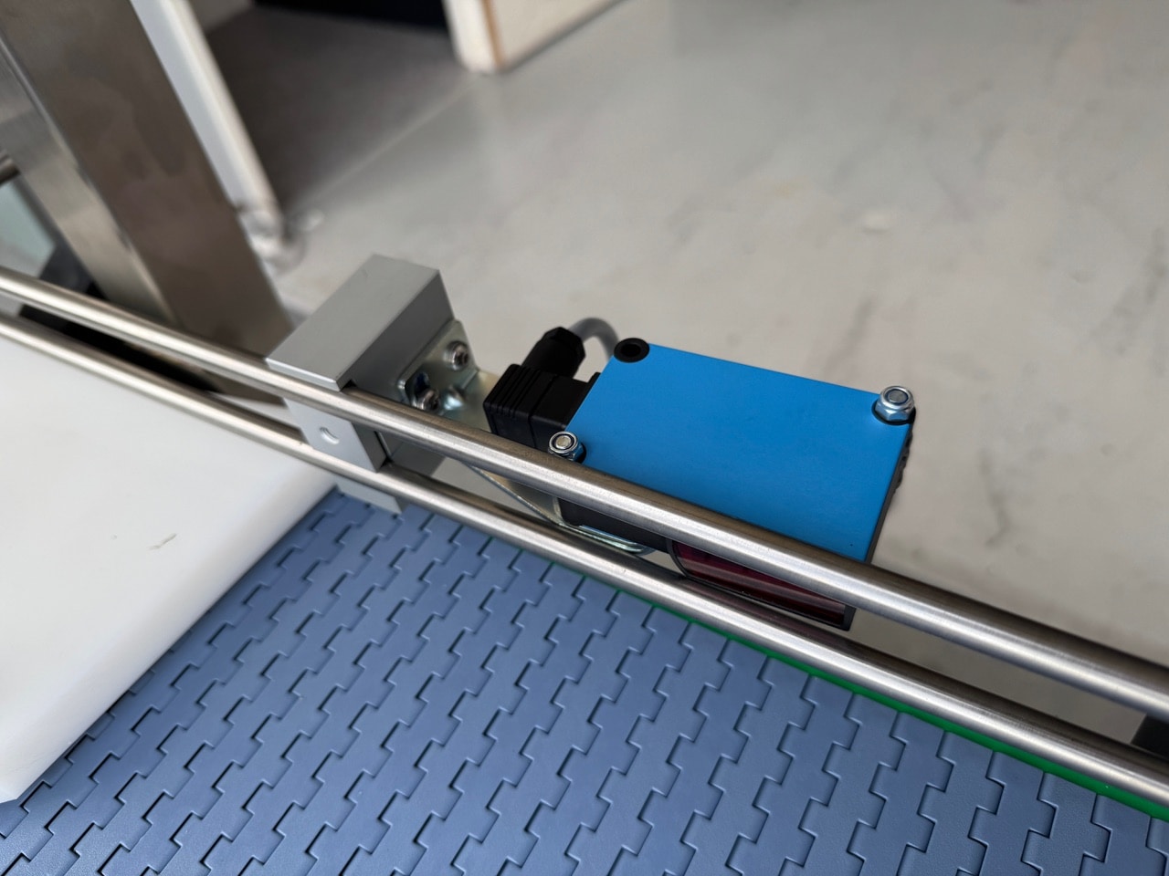 Container Infeed Table 1400x850 | Flat Belt Unscrambling Table – ICP ...