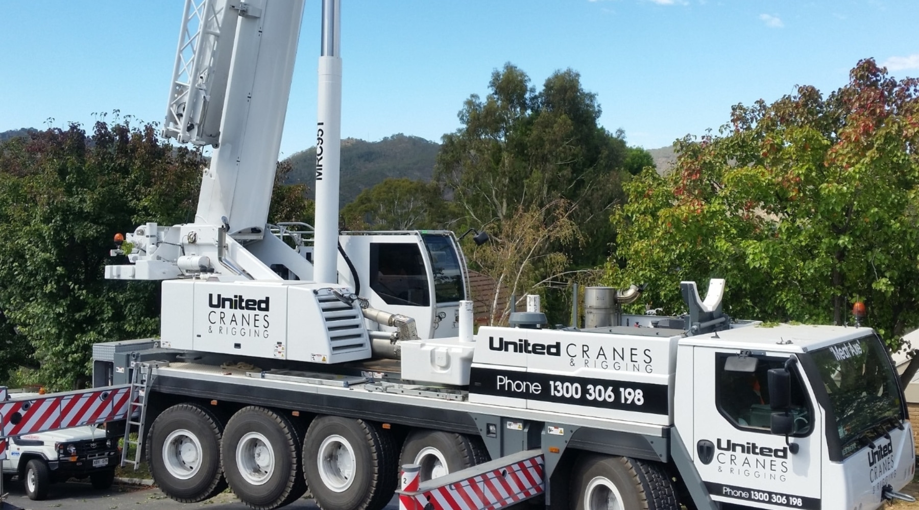 Crane Truck Hire: Professional and Reliable Lifting Services